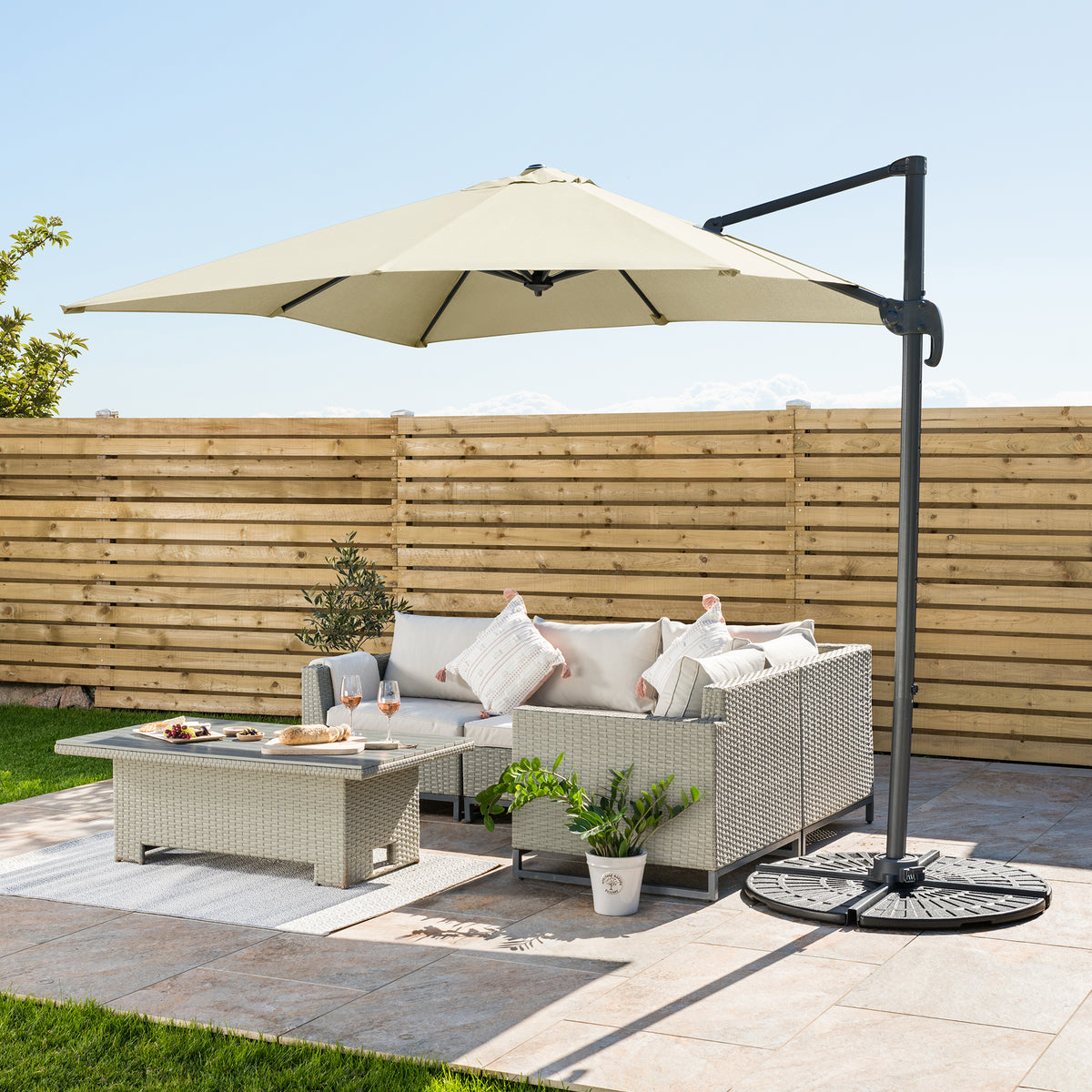 Roma Cantilever Parasol – 2.5m | Christow