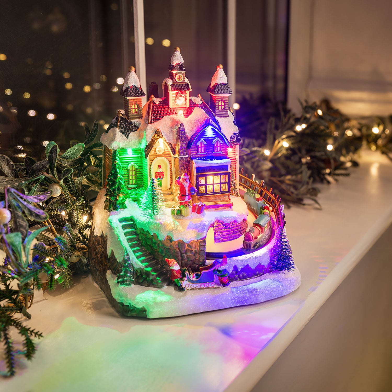 Animated Christmas Scene with Moving Train | Christow
